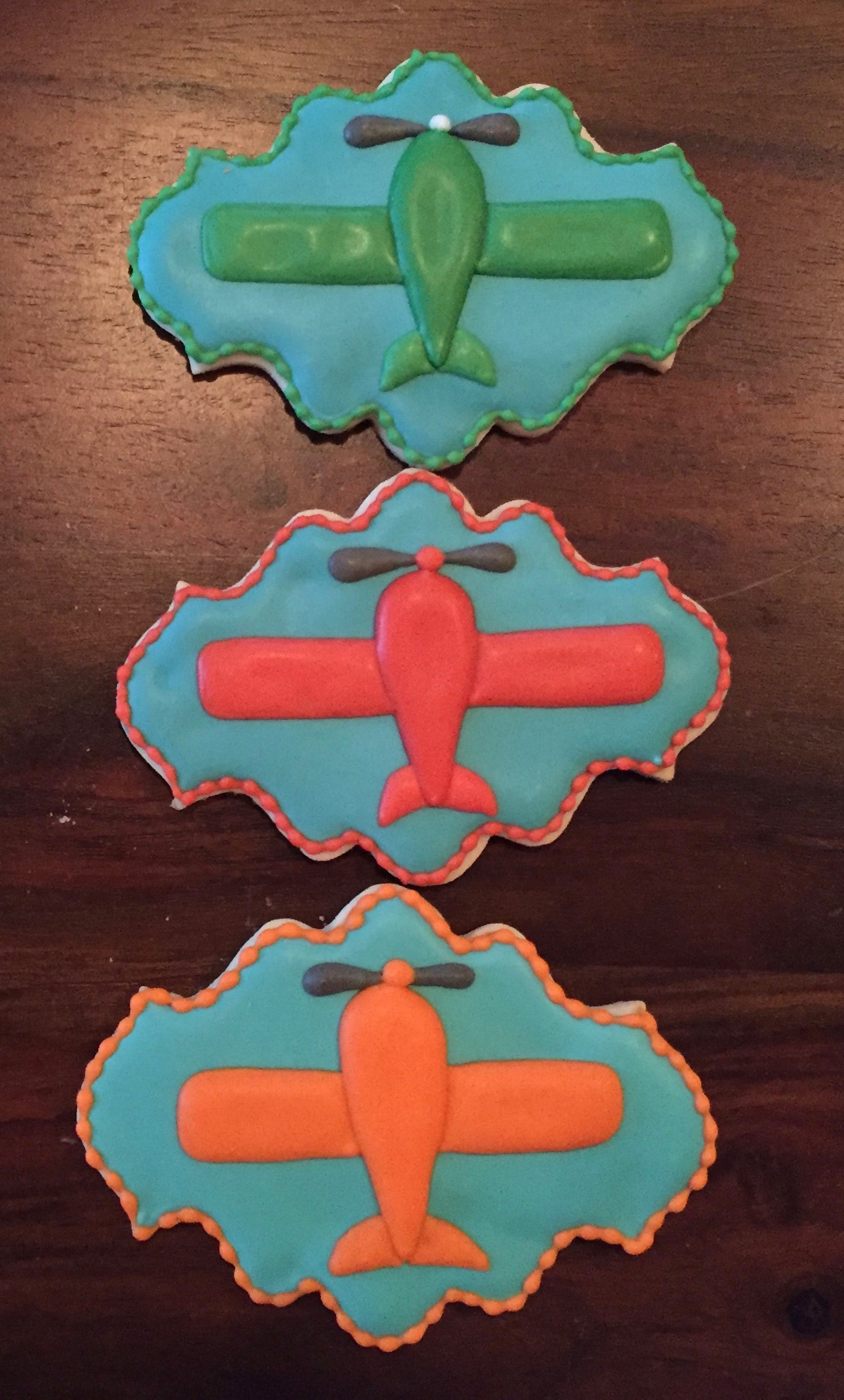 easy airplane cookie tutorial | Snickerdoodledoo